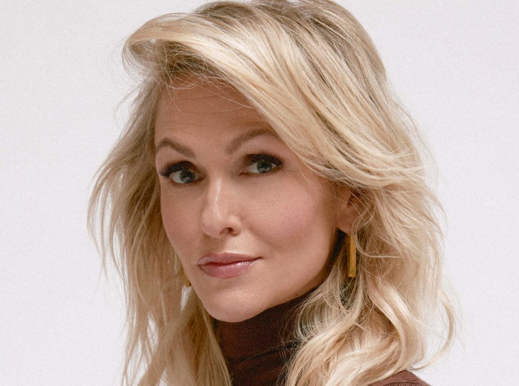 Jenn Lyon - Moves | Fashion & Lifestyle... Online
