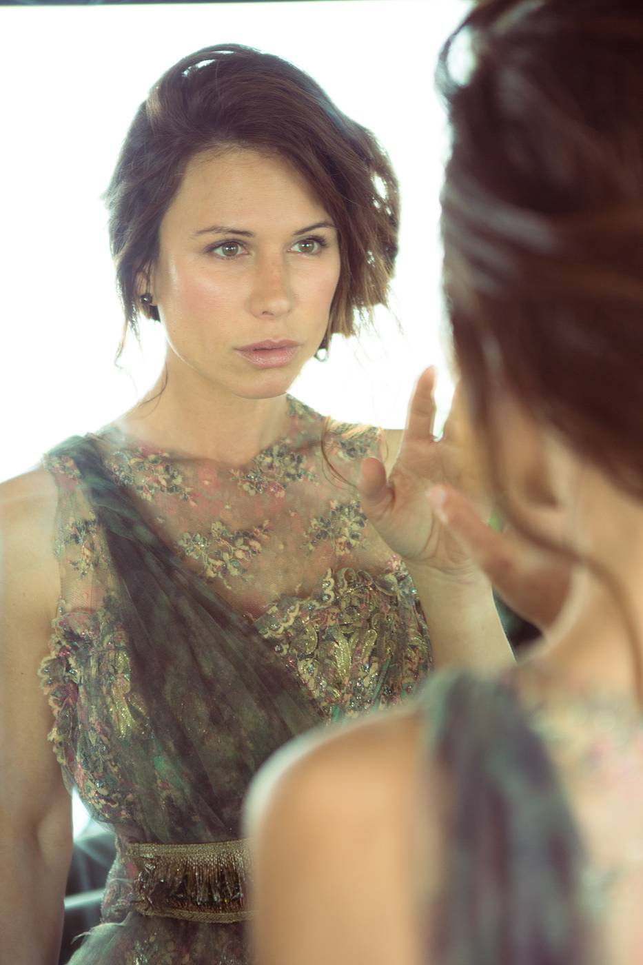 Rhona Mitra - Moves | Fashion & Lifestyle... Online